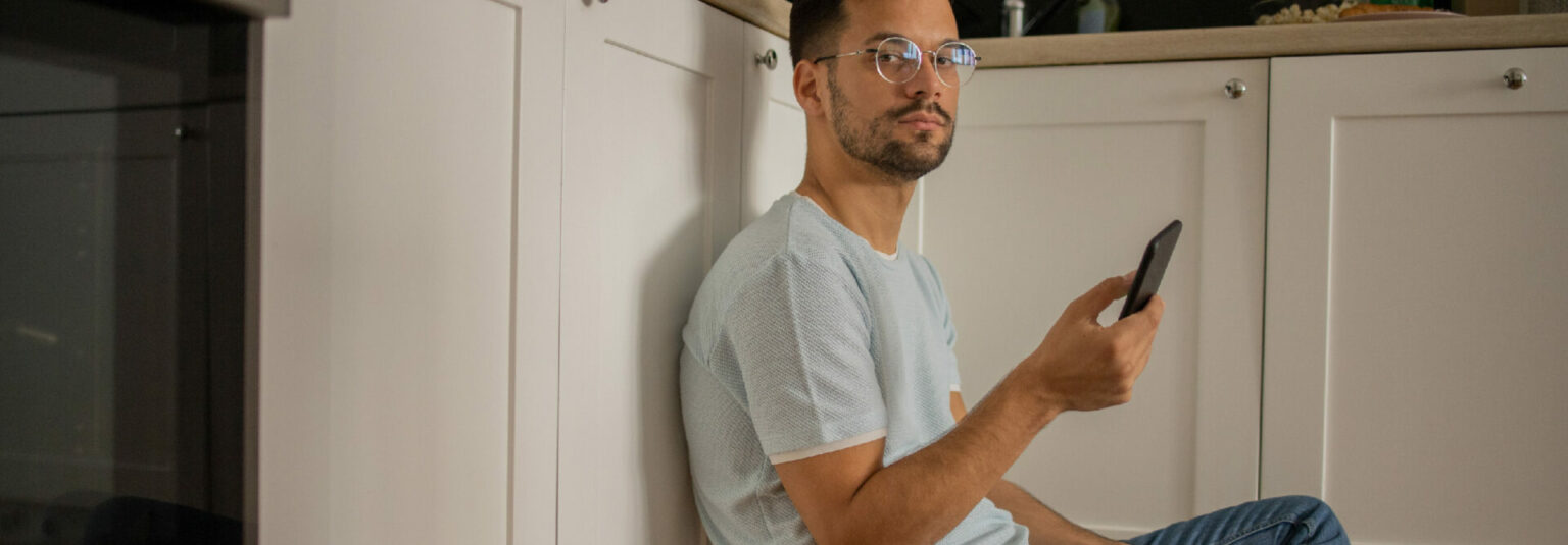 Signs of a Phone Addiction – Peaks Recovery Centers